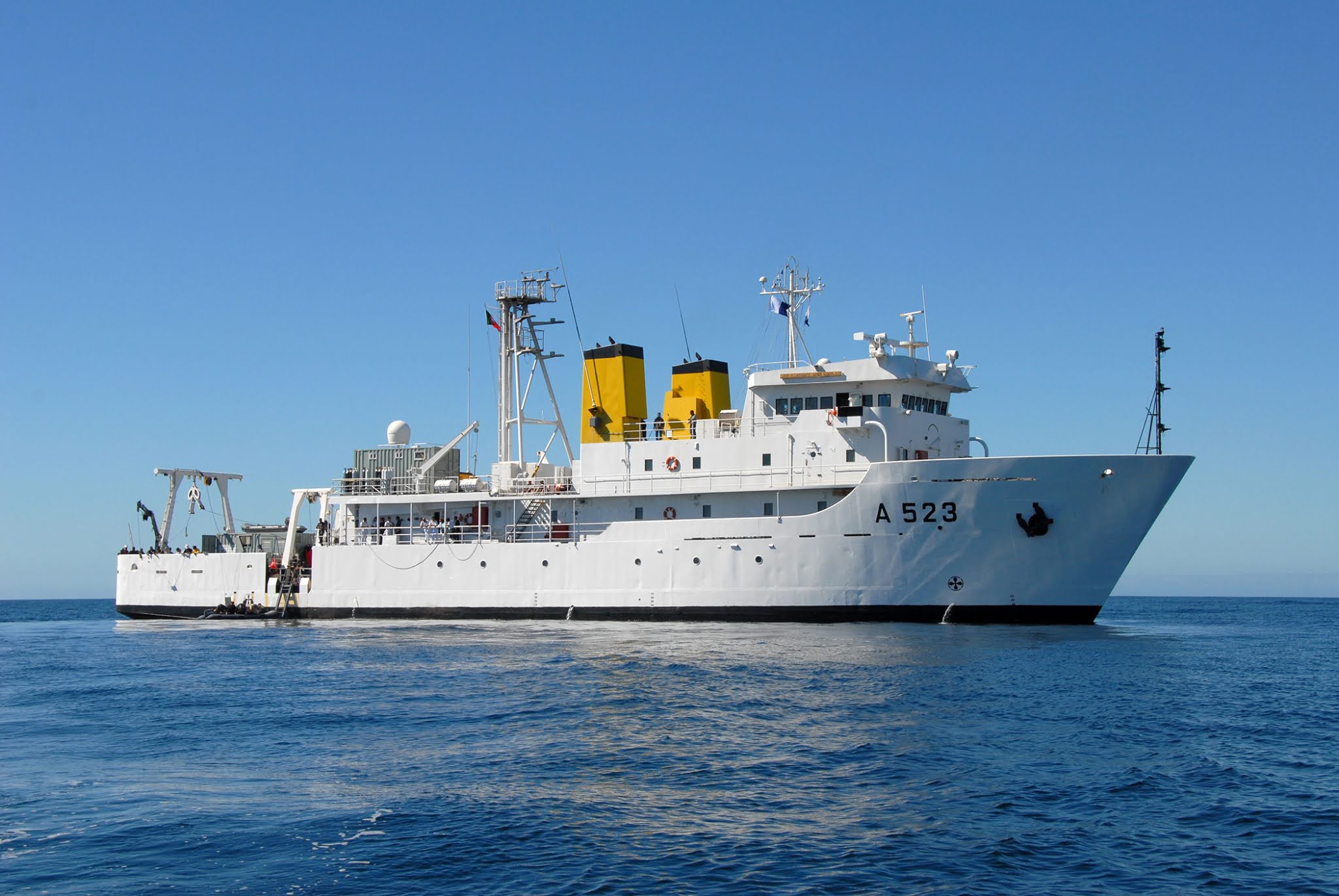 Praia de Bote: [4713] Navio hidrográfico "Almirante Gago Coutinho ...