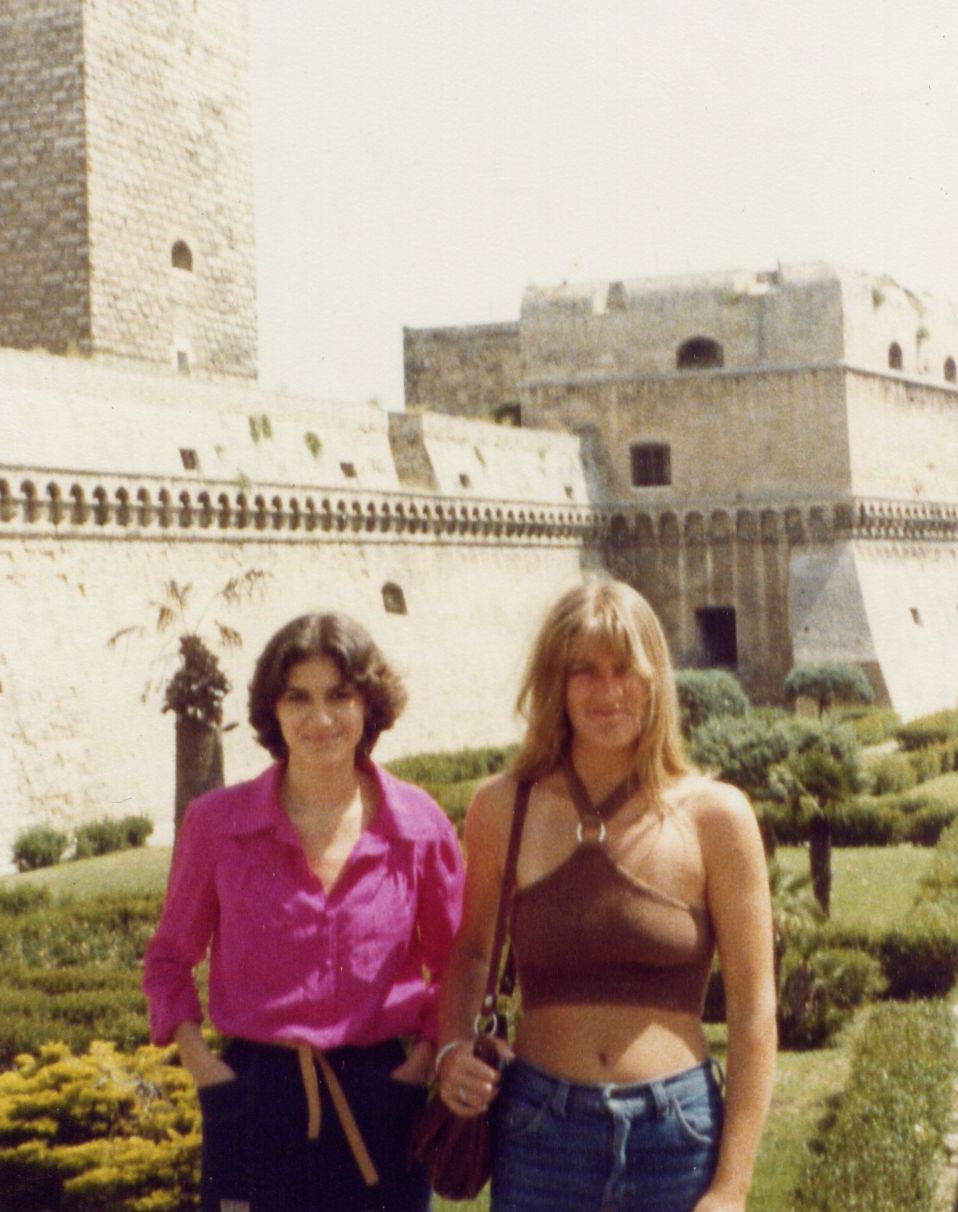 WOMEN TRAVELLING ALONE: Pescara, Bari, Brindisi - Italy