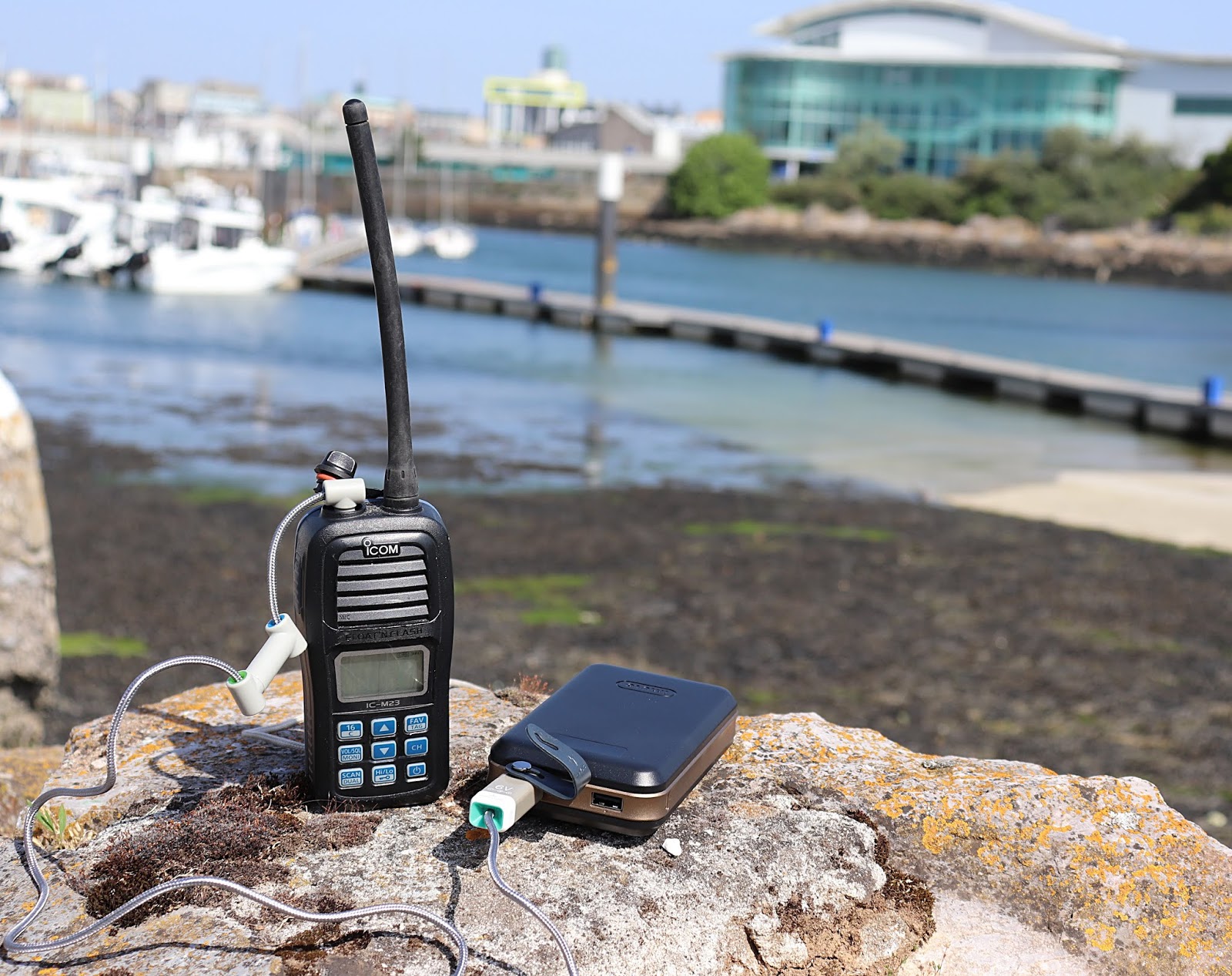 Arwen's meanderings: Charging a VHF radio using portable power banks