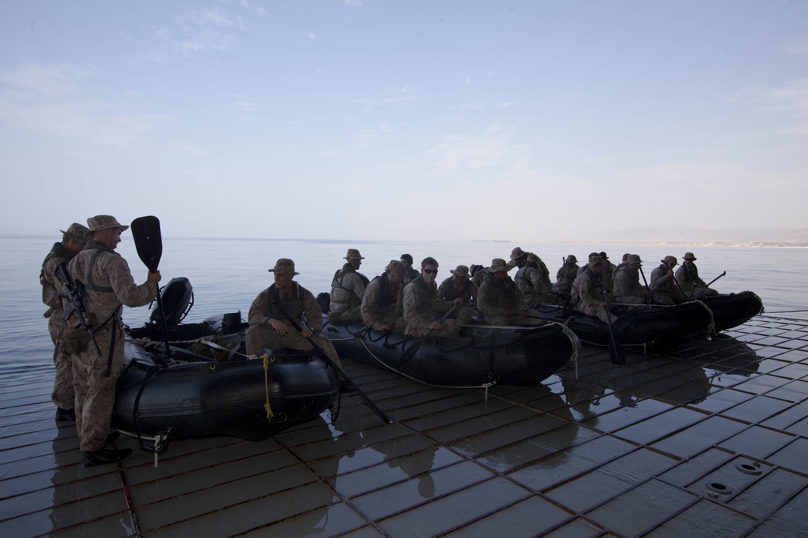 SNAFU!: Reconnaissance Marines perform craft operations