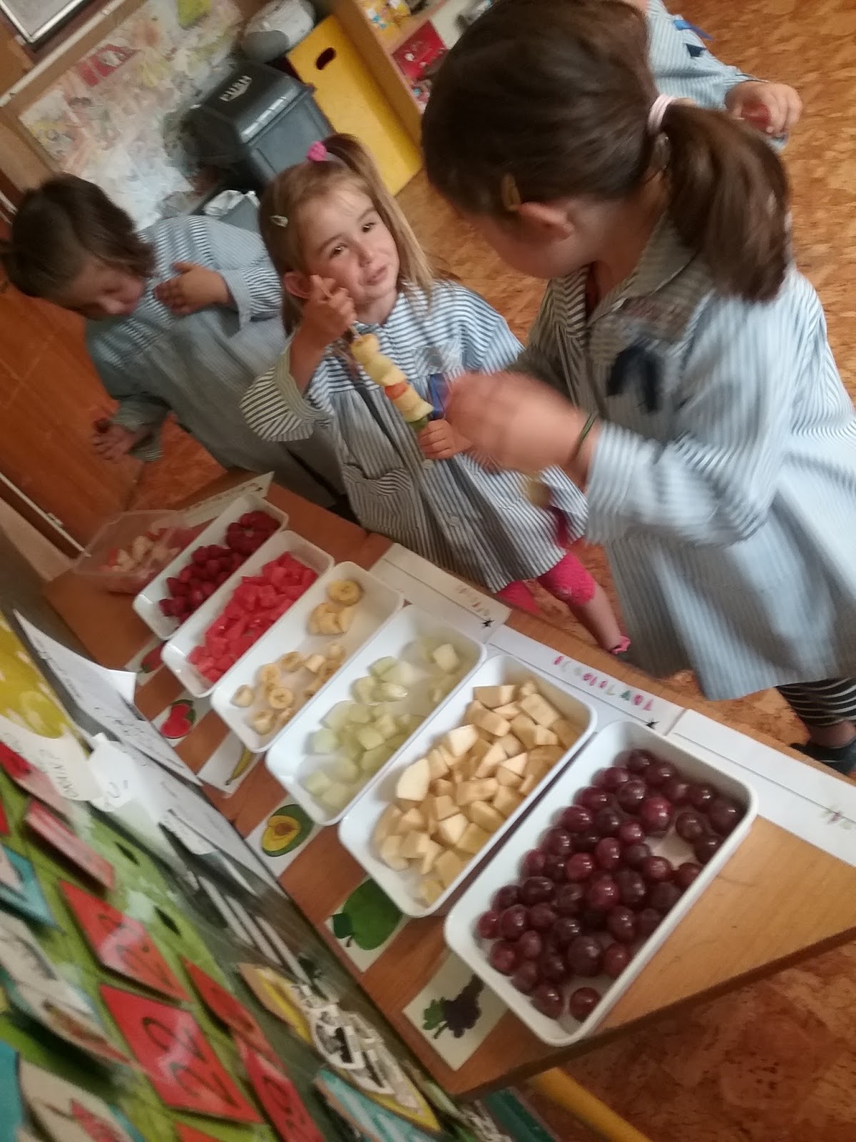 ENEBLOGGA: JUGANDO CON LA FRUTA