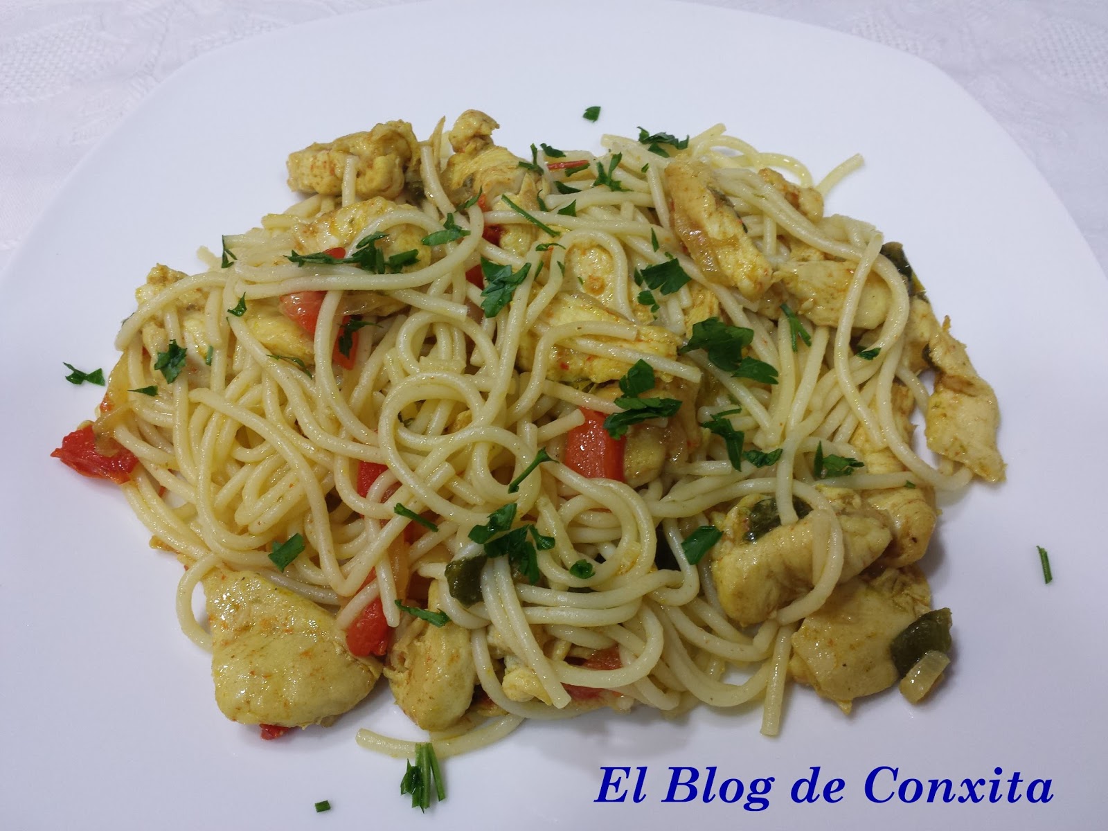 El Blog de Conxita: ESPAGUETIS CON POLLO AL CURRY