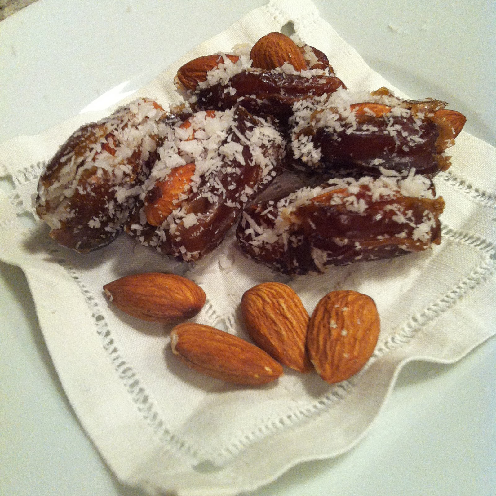 La mia cucina persiana: Datteri ripieni di Mandorle e Cocco per ...