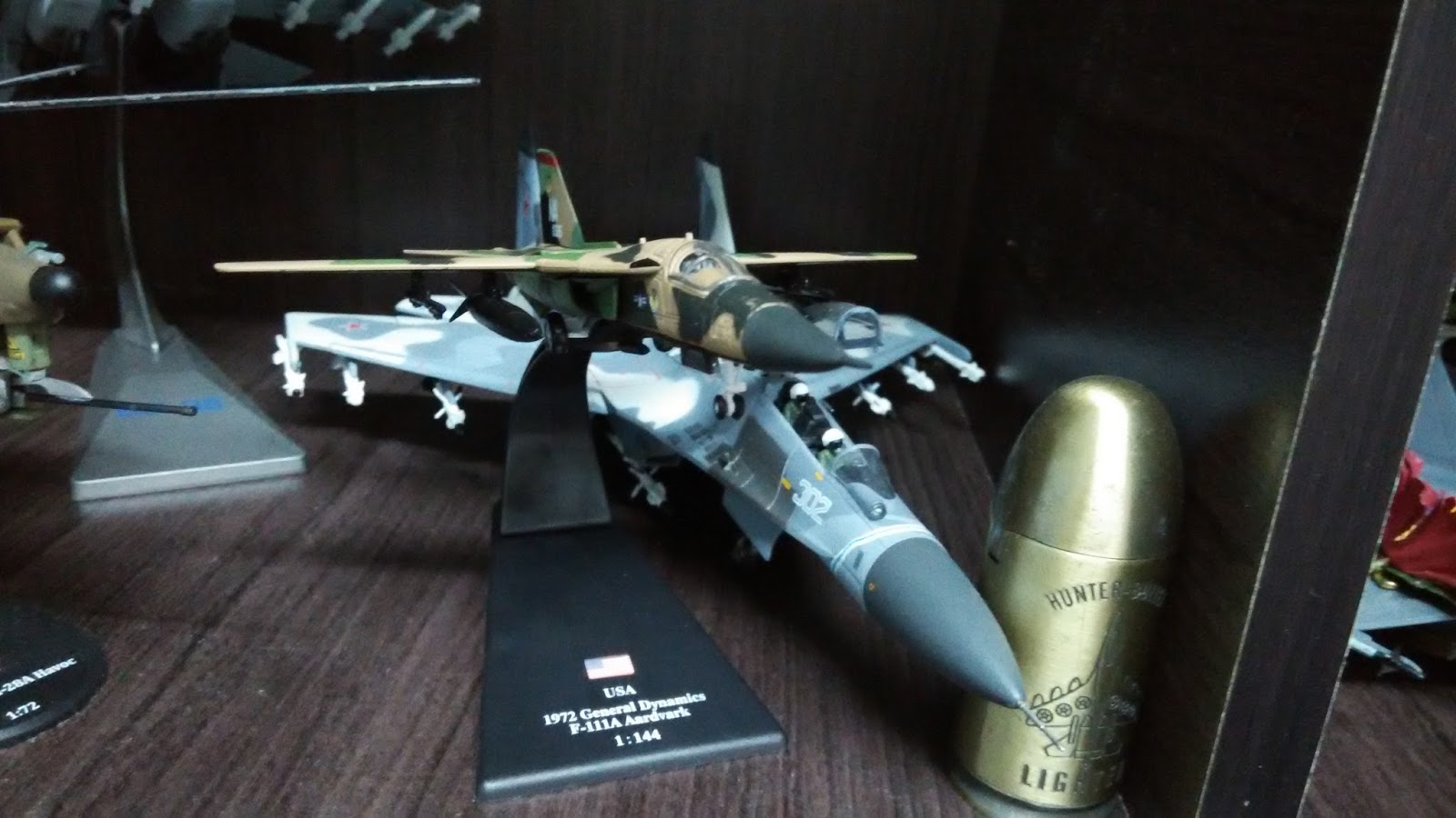 Dato Aliff Alex: F-111 Aardvark Model Diecast 1/144 scale amercom Giant ...