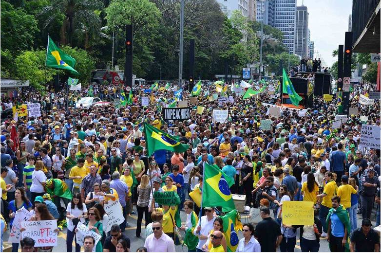 Manifestação "Fora, PT" reúne 10.000 na Paulista. | Blog do Coronel