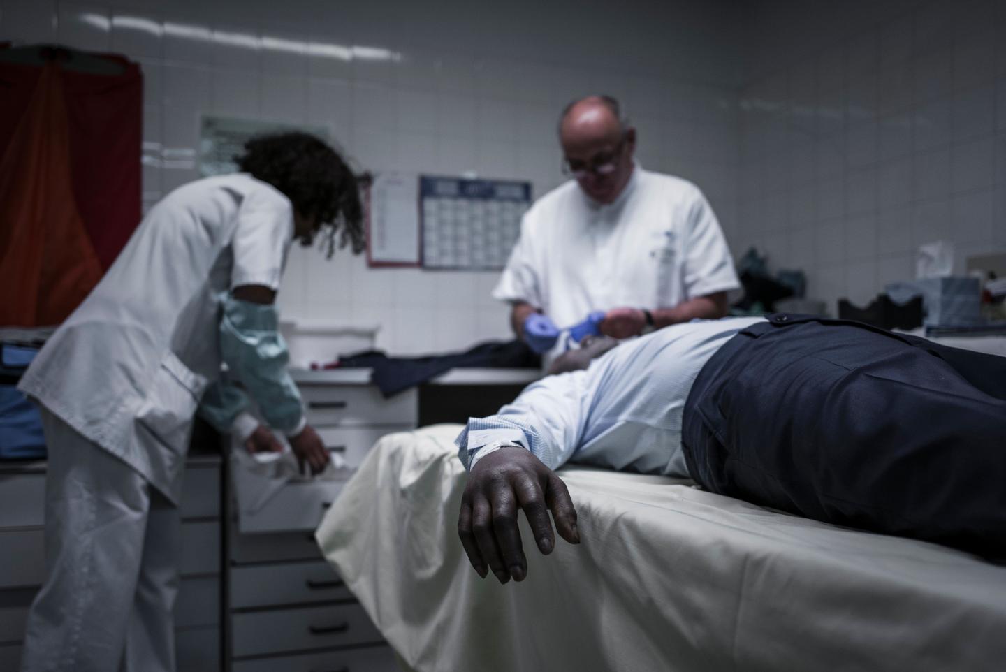 A Dead Prisoner Wakes Up Just Before The Doctors Perform Autopsy a-dead-prisoner-wakes-up-just-before-the-doctors-perform-autopsy