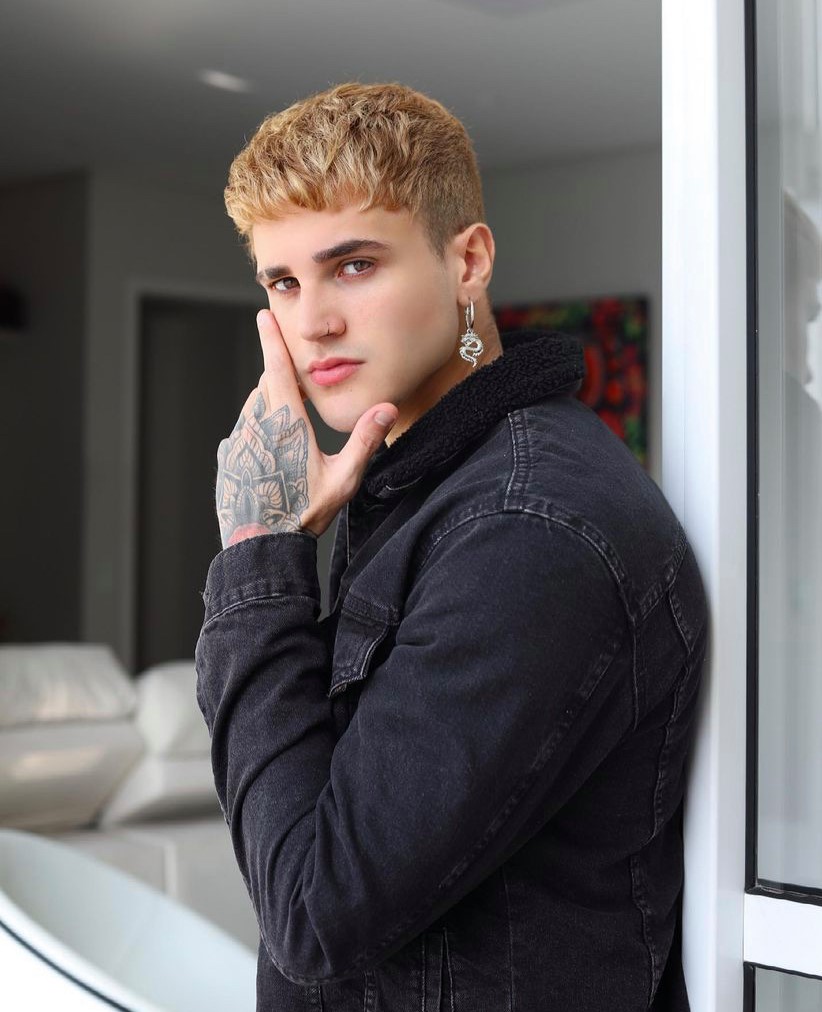 Lovely Boys: Alex Mapeli