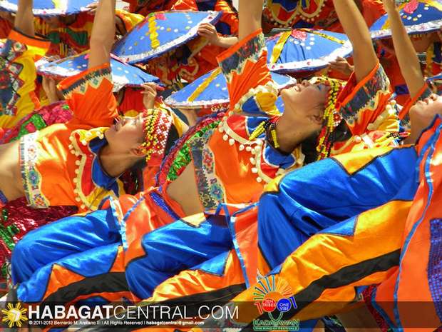 Rockin' the Mom Role: Kadayawan 2013 Indak-Indak sa Kadalanan Festival ...