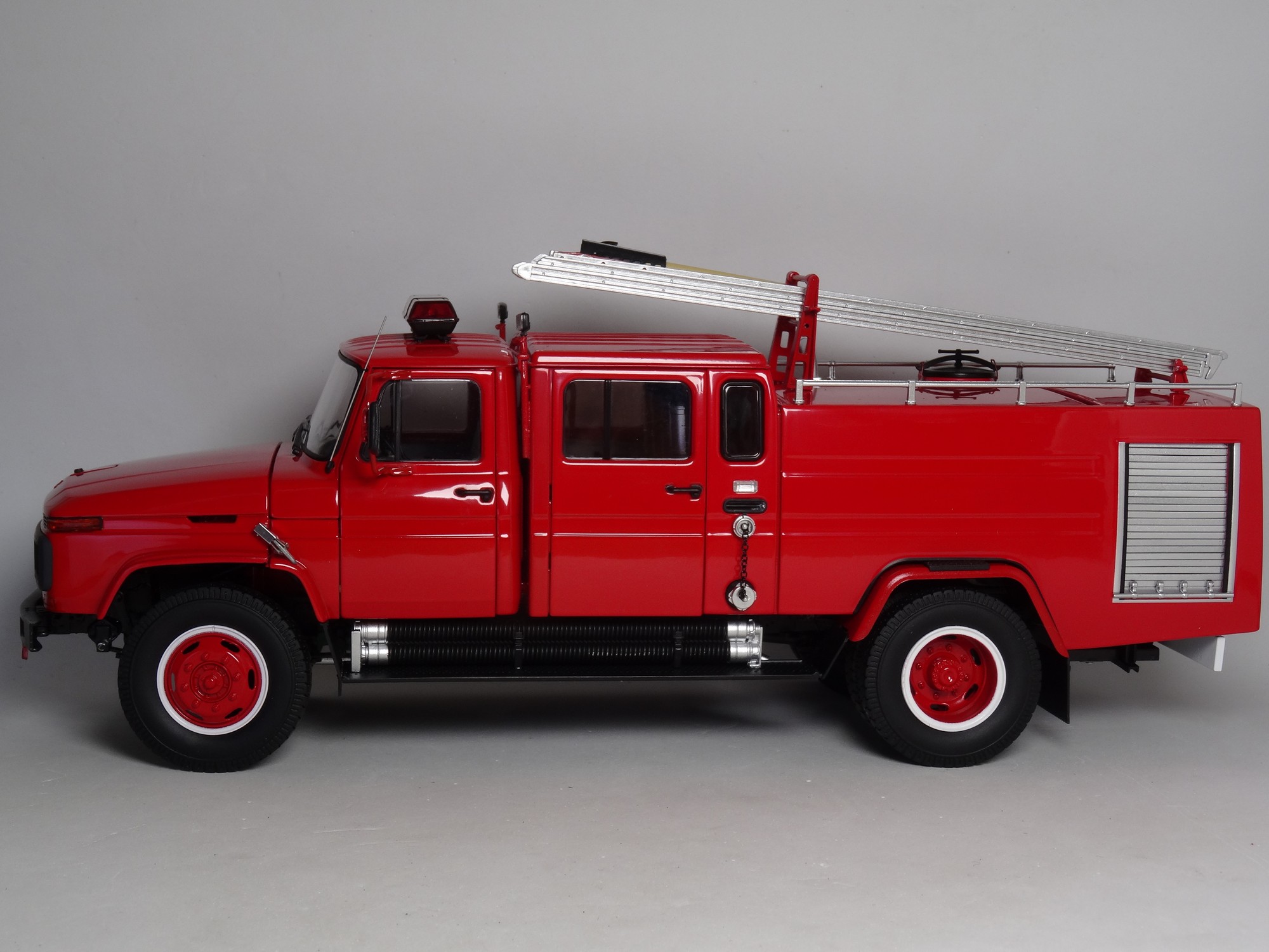 Modelli diecast 1:24 e dintorni: Faw / Jiefang CA142 fire truck