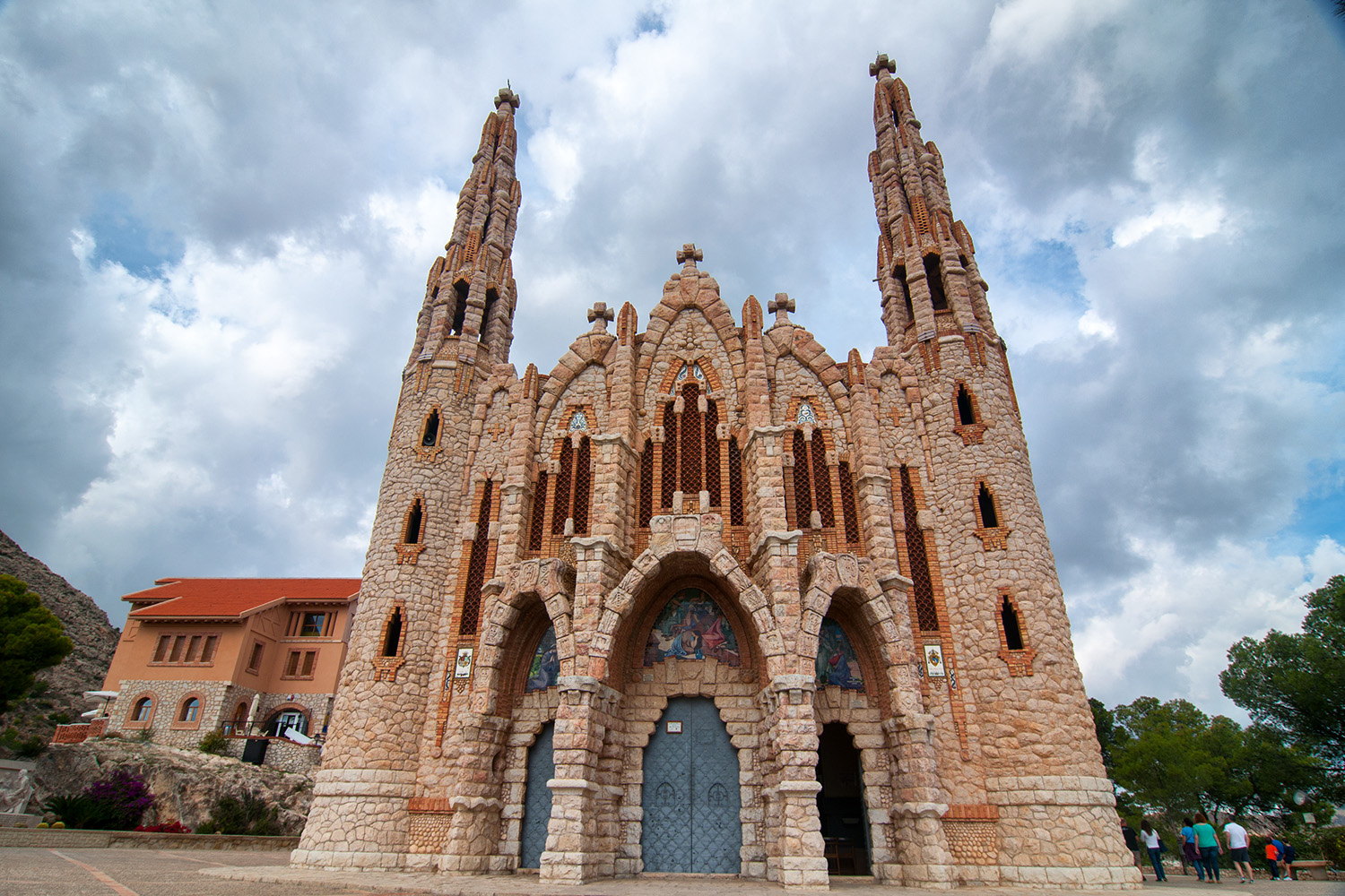 Santuario Sta. María Magdalena y Castillo de la Mola. Novelda.