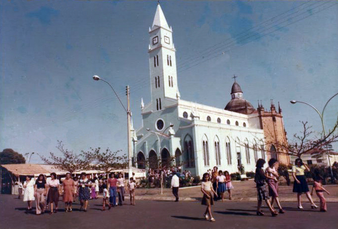 Guaraci divisa com Minas: Pequena História de Guaraci-SP, cidade Sol
