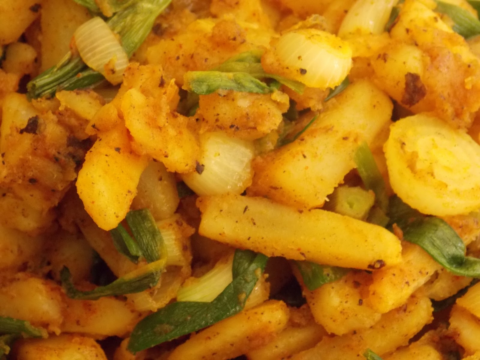 Antara's Kitchen: Aloo Hara payaz(Payaz kali) bhaji(Potato Spring onion ...