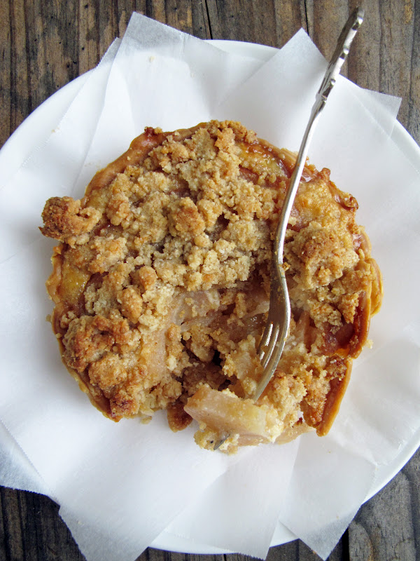 Morsels and Musings: quince crumble tartlets