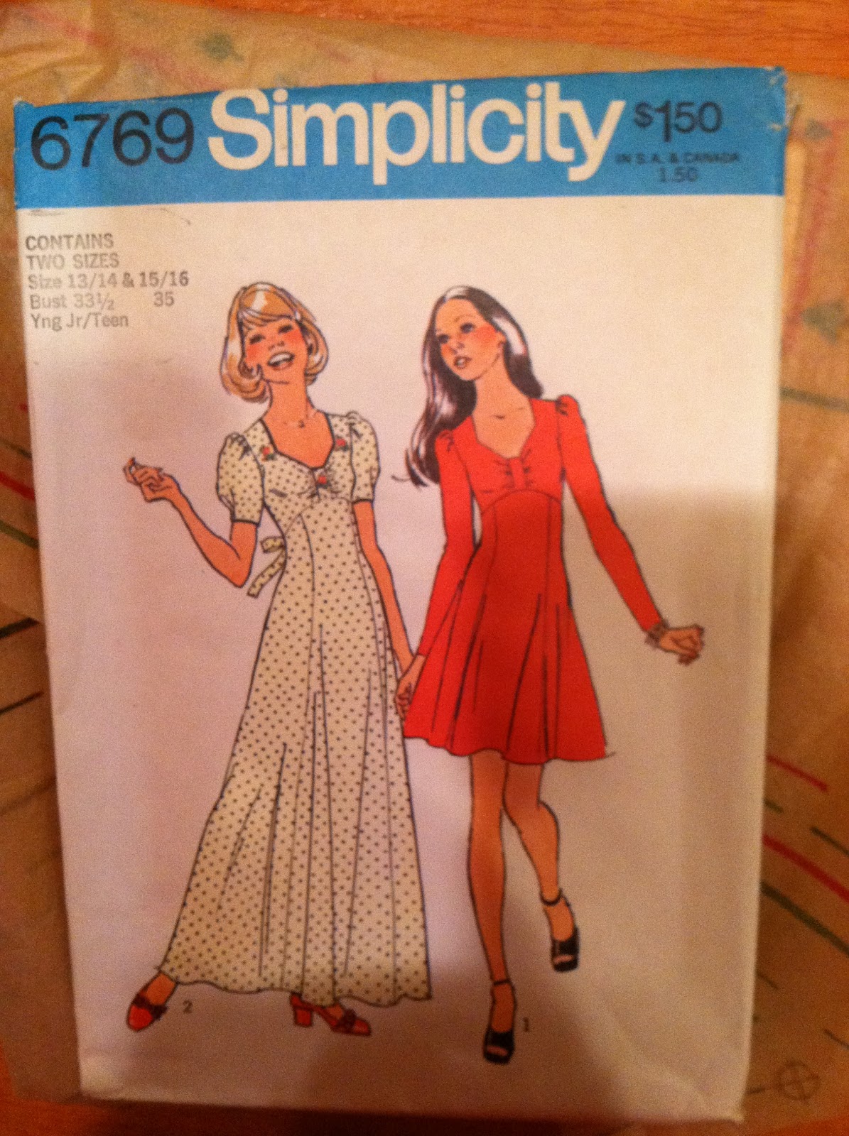 Molly's Sewing and Garage Sale Adventures: Simplicity 6769- 70s dress ...