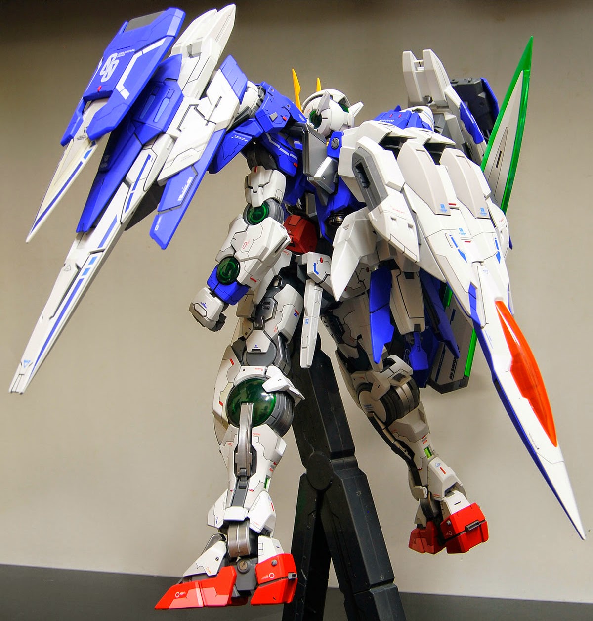 Custom Build: PG 1/60 00 Raiser "Improved"
