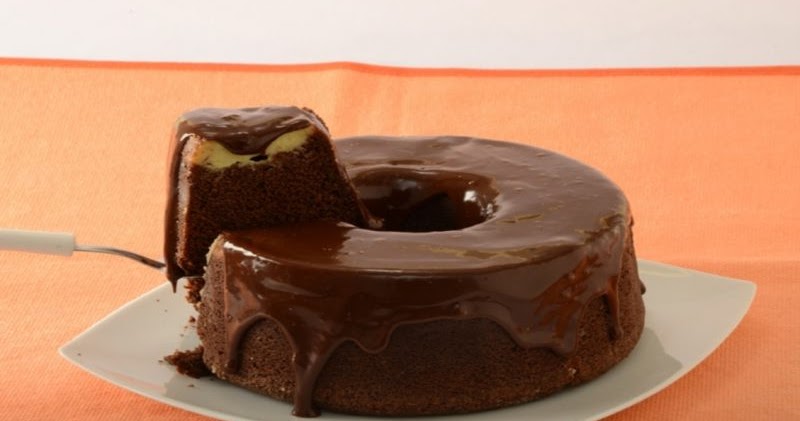 Bolo-bomba de chocolate irresistível