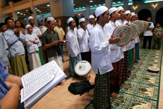 Perbedaan Seni Budaya Lokal dari Tradisi Islam dan yang Bukan dari ...