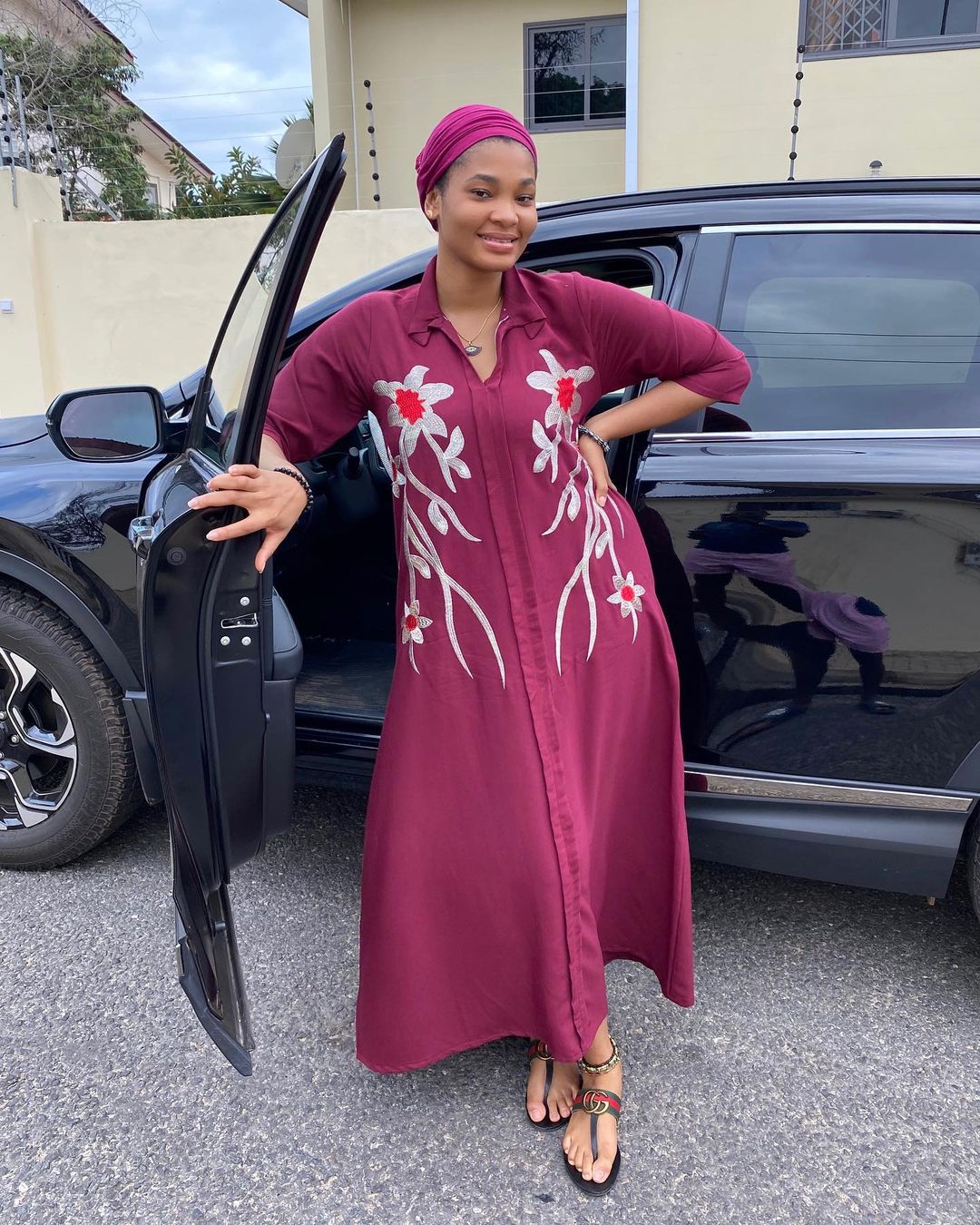 House, Cars : Habiba Sinare drives nice cars..