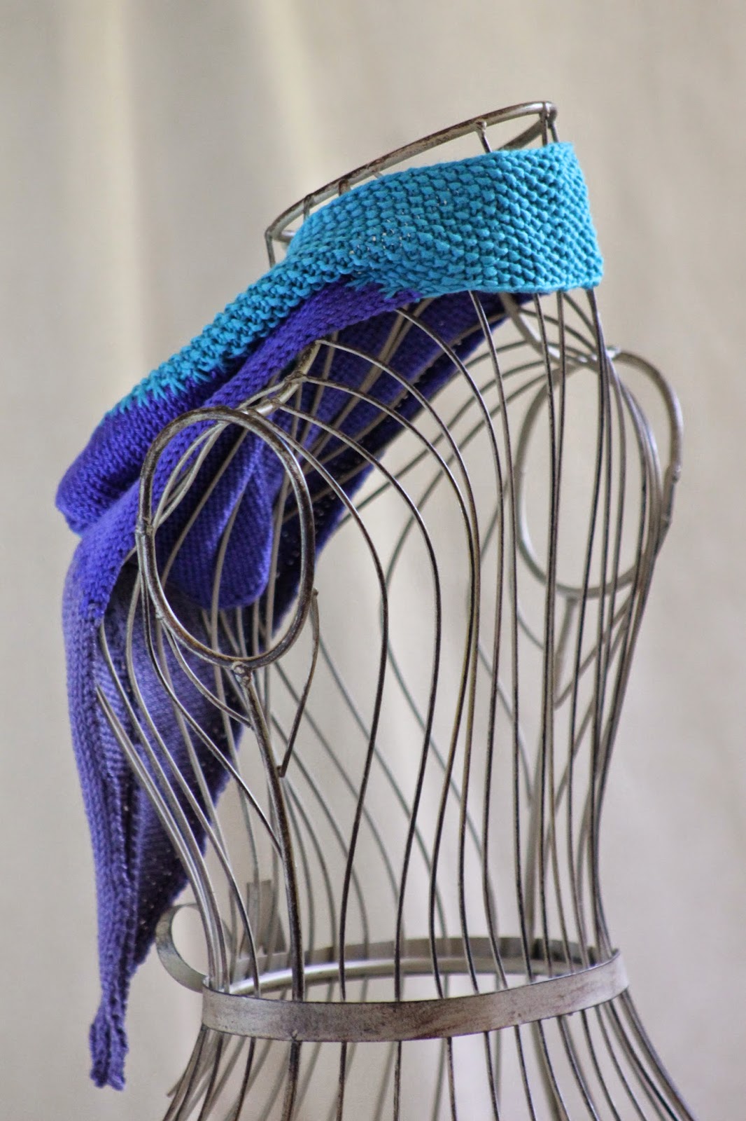 Balls to the Walls Knits: Colorblocked V Cowl