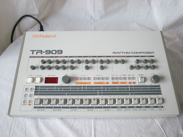 MATRIXSYNTH: Roland TR-909 Rhythm Composer SN 370788