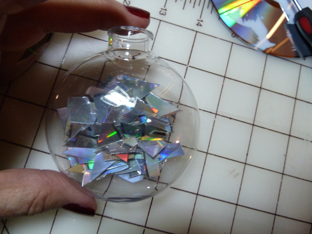 Make it easy crafts: Recycled DVD ornament tutorial