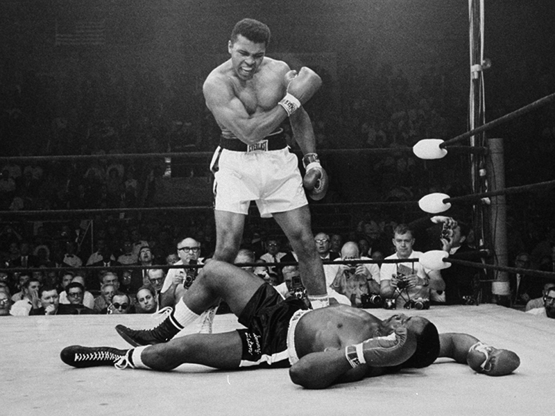 22 Amazing Photographs of Legendary Boxer Muhammad Ali From Between the ...