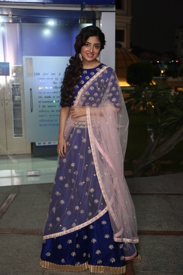 Poonam Kapoor Latest Photos Stills - attamil.blogspot.com