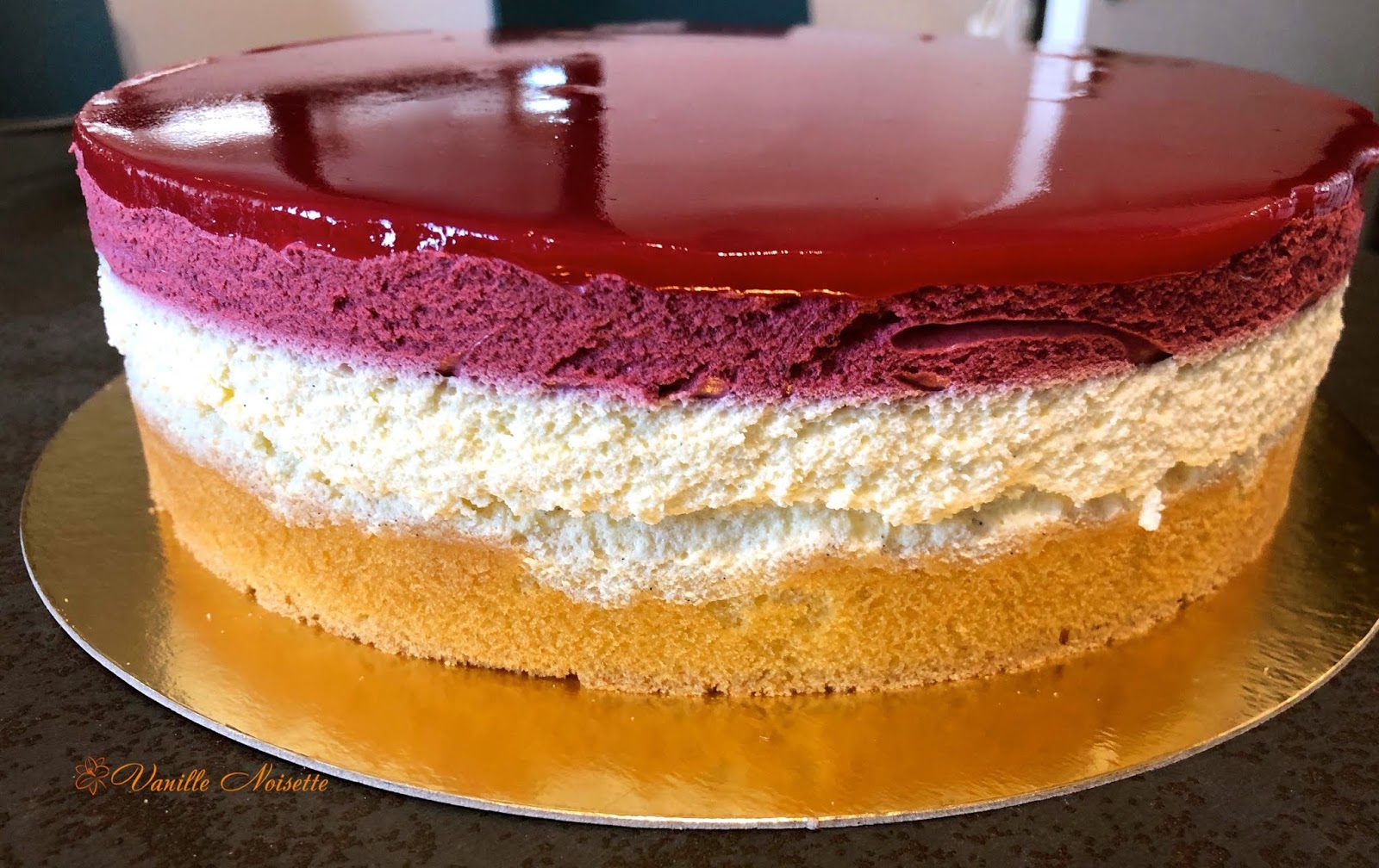 Vanille Noisette : BAVAROIS VANILLE/FRUITS ROUGES