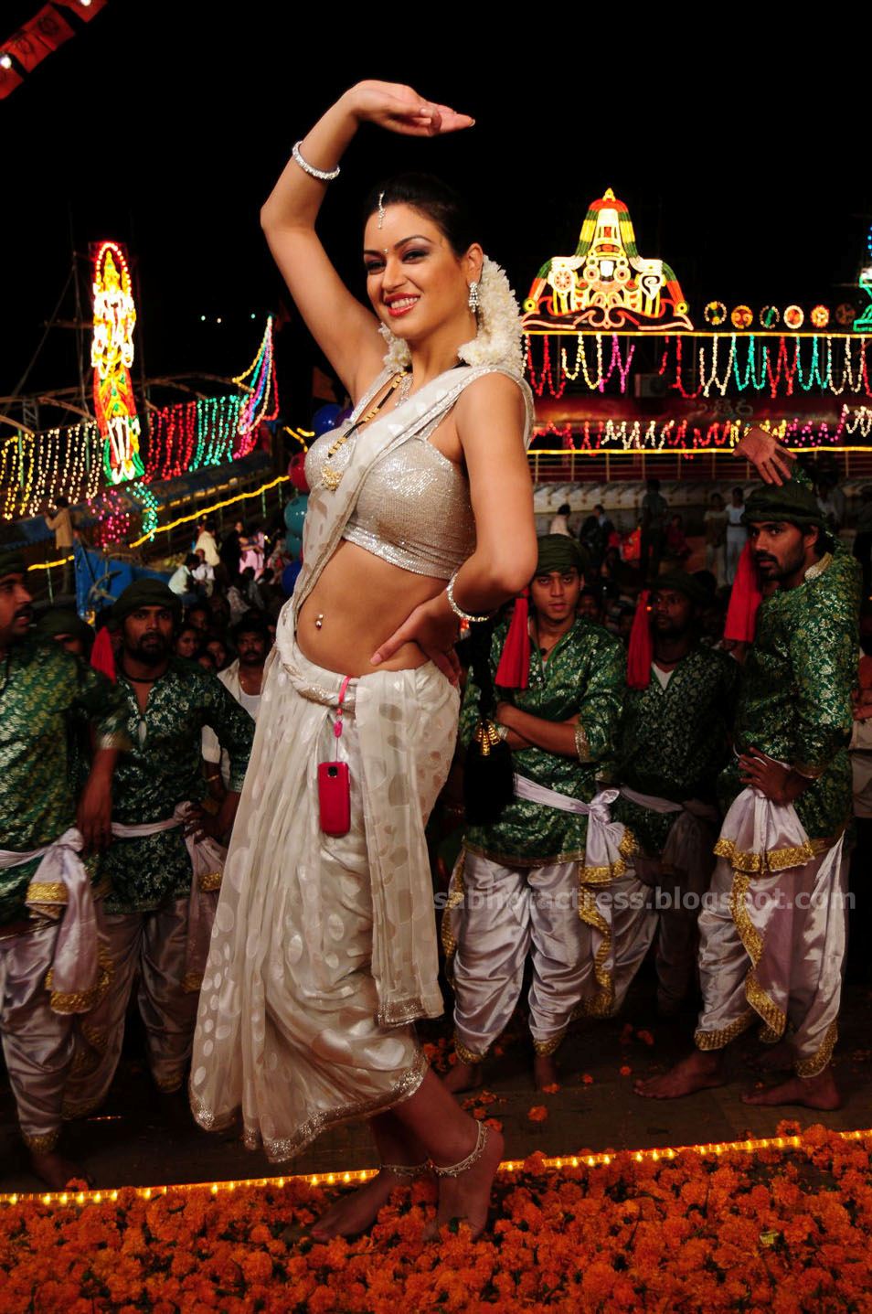 Maryam Zakaria Hot Navel Show In Saree For Item Dance Sexy Stills