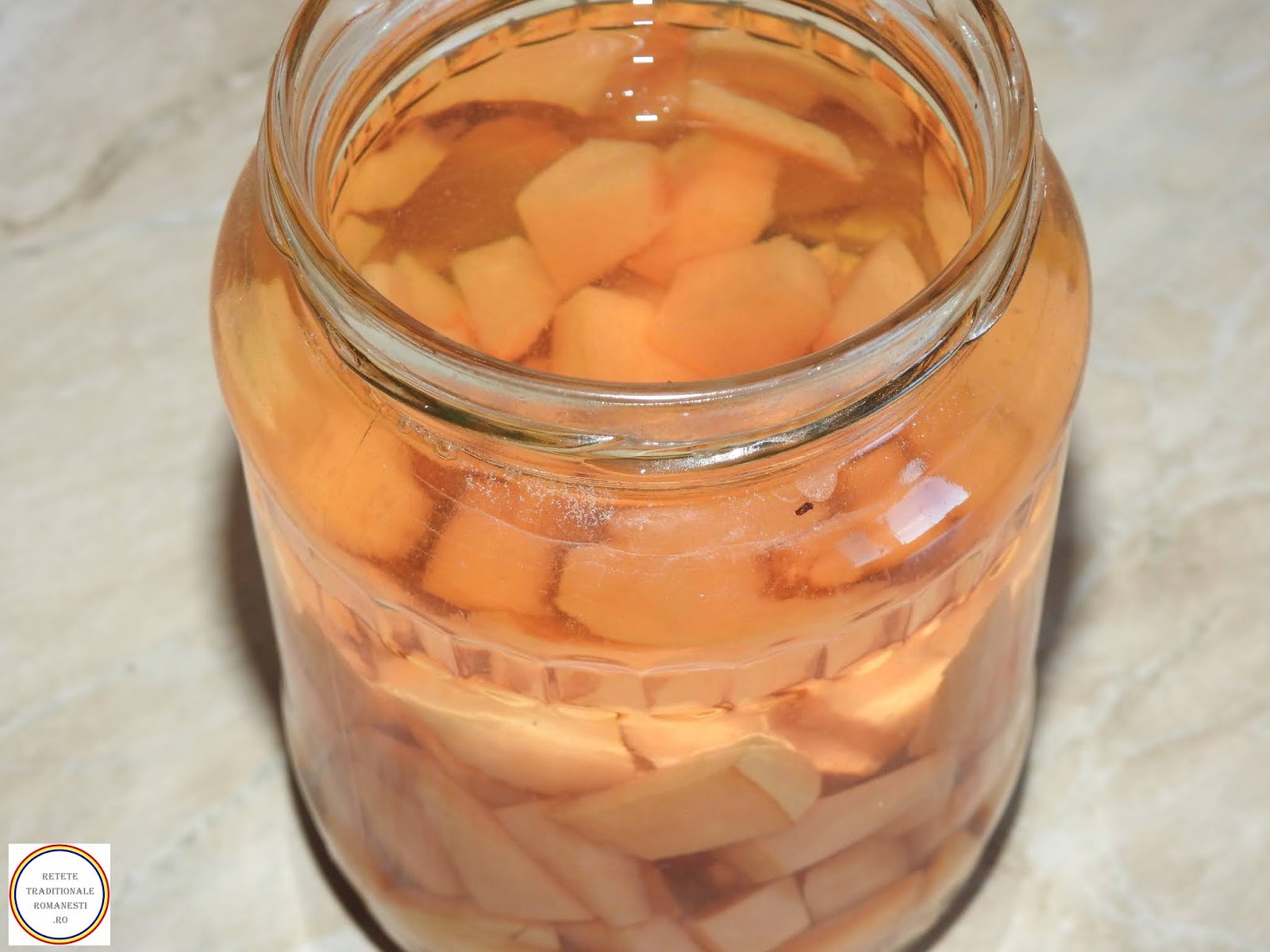 Compot de gutui reteta | Retetetraditionaleromanesti.ro