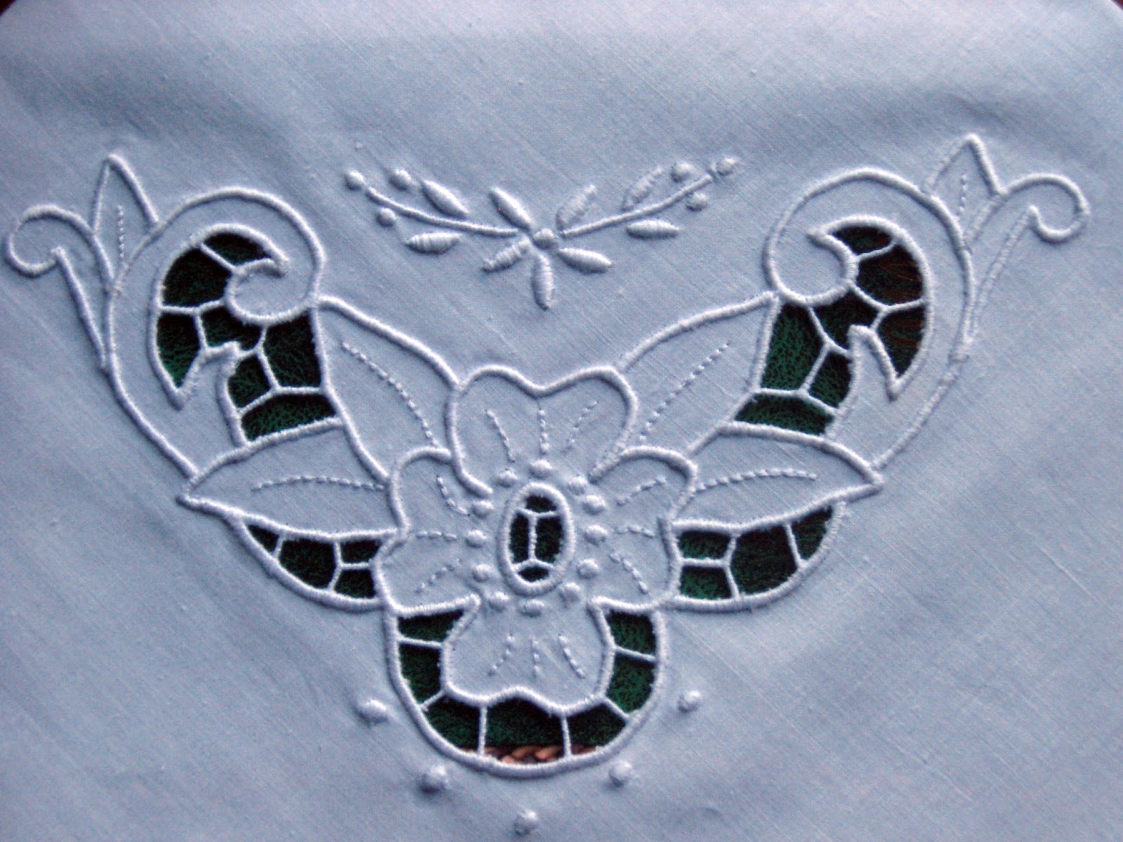 Los bordados de Engraci.: Mantelería richelieu, siguiente reto.