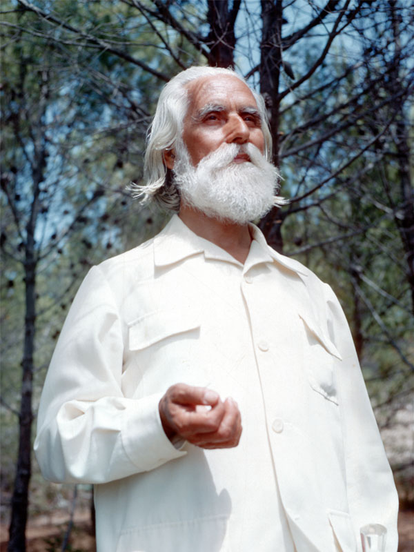 MESTRE OMRAAM MIKHAEL AIVANHOV - UM EDUCADOR DA ALMA