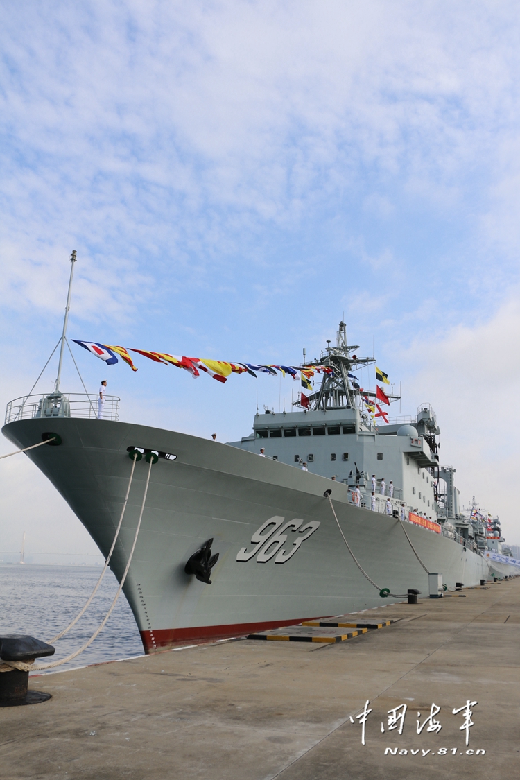 China Defense Blog: PLAN commission of the day: 2 Type 903A ...