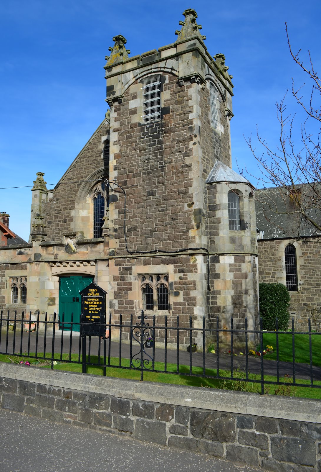 Tour Scotland: Tour Scotland Photographs Parish Church Newburgh Fife ...