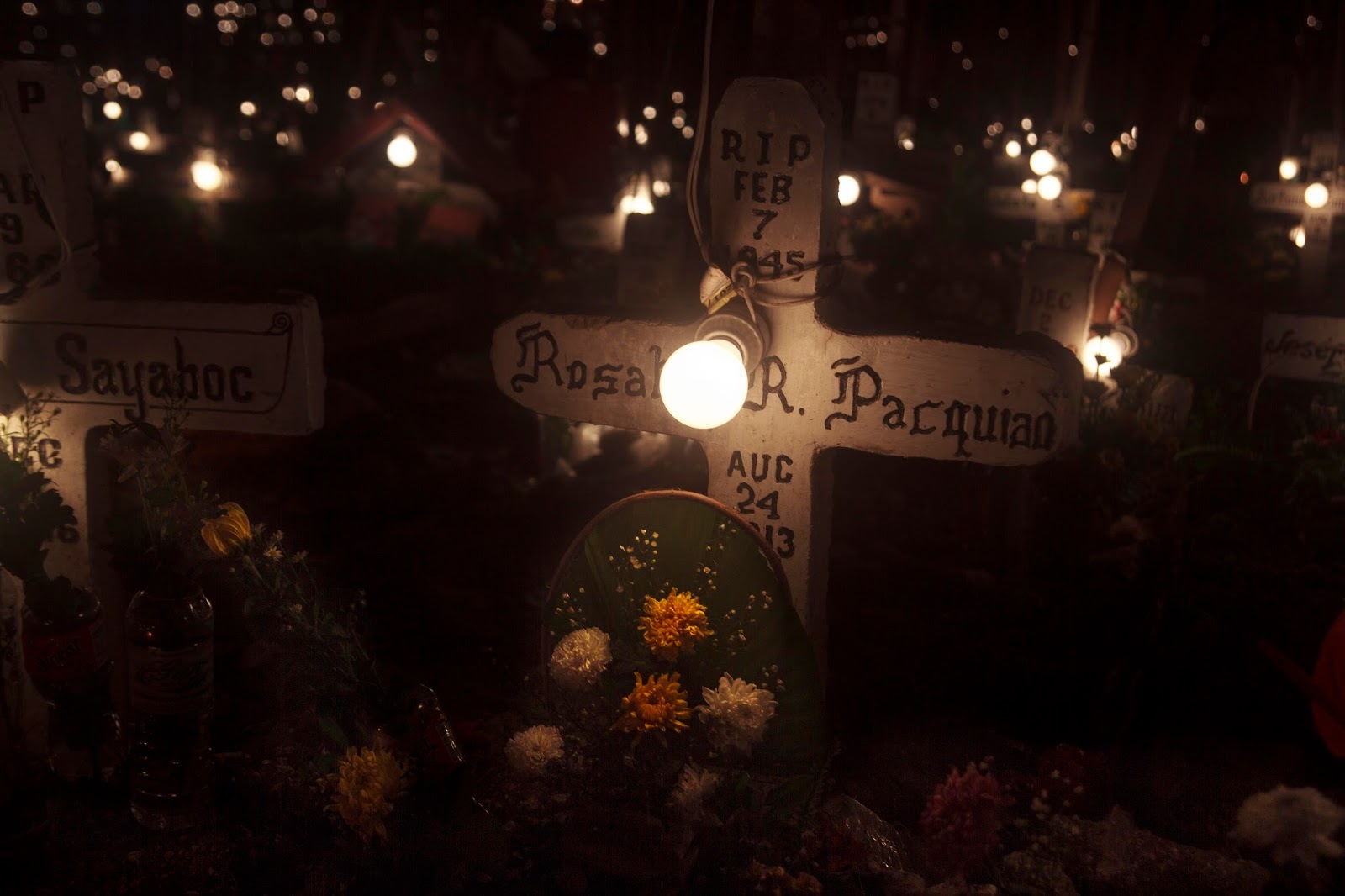 Pardo Catholic Cemetery: A Thousand and One Lights on All Souls' Day ...
