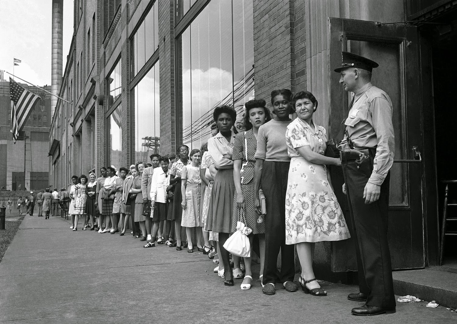 25 Amazing Black and White Photographs That Capture Everyday Life in ...