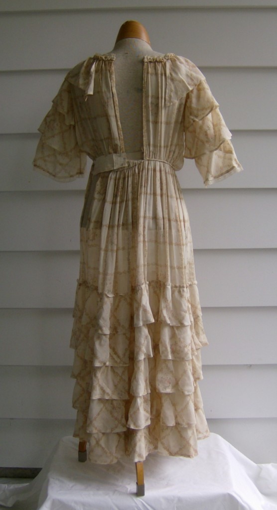 All The Pretty Dresses: Ruffles! Edwardian era dress