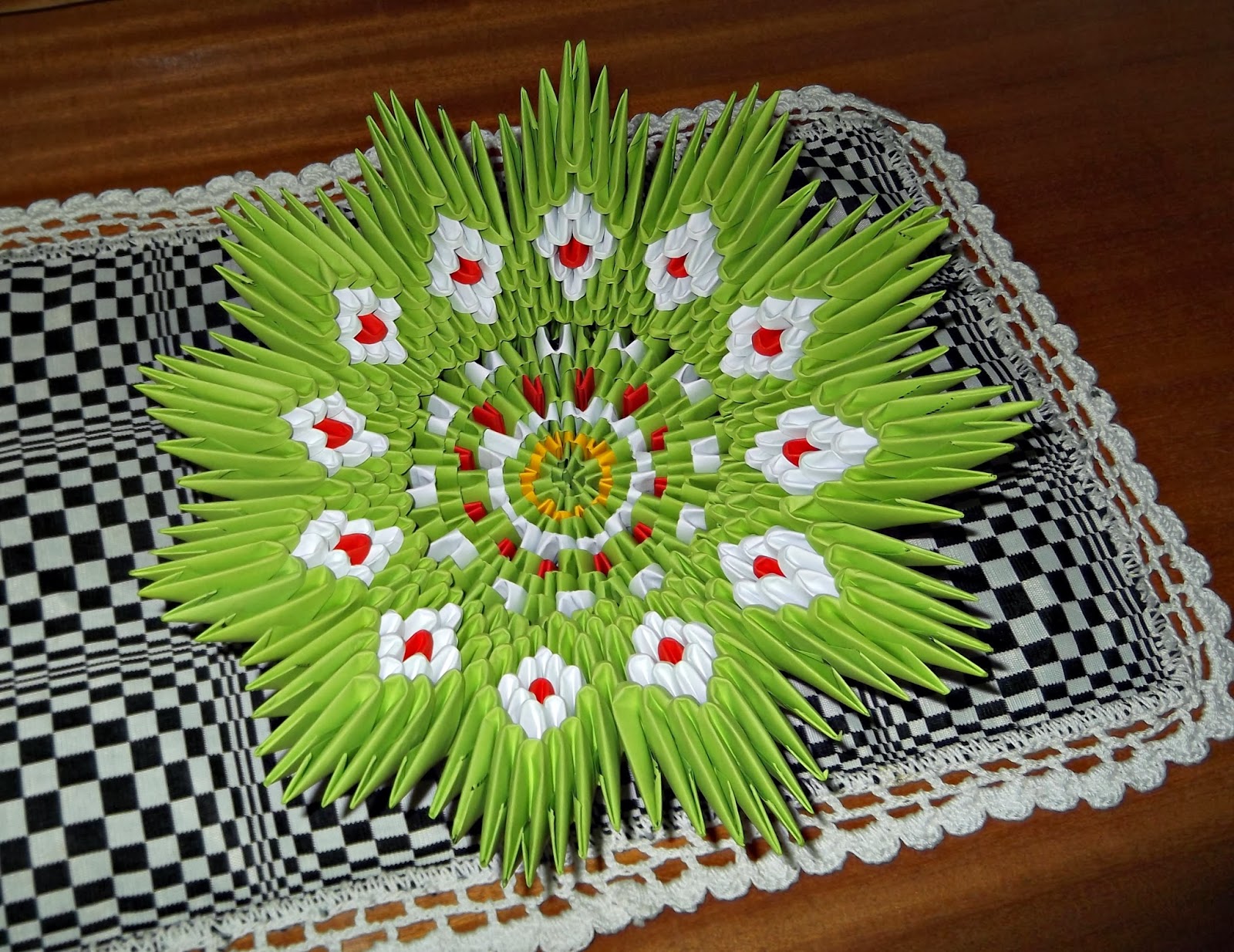 Origami Magic: Plate for sweets