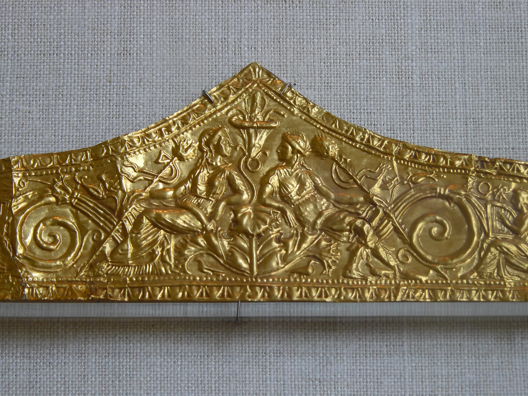 Roman Times: Diadems symbols of wealth, victory, and royalty