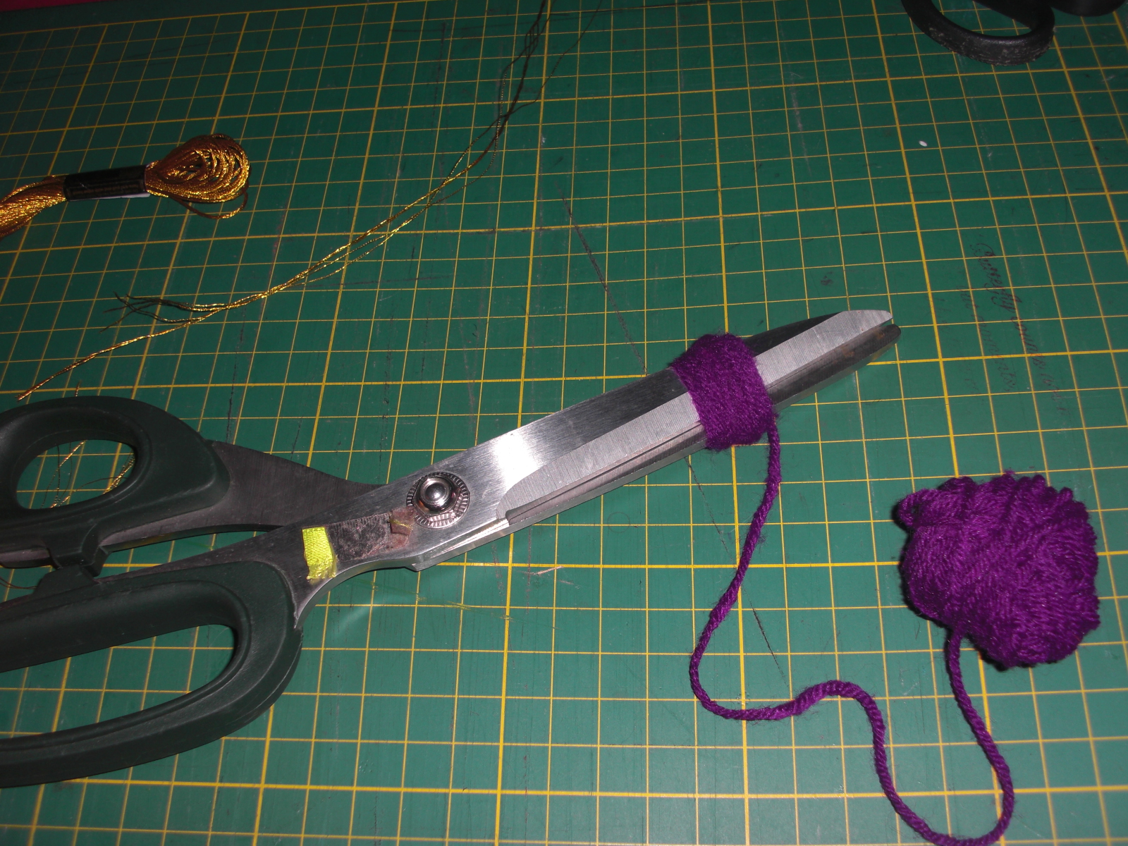 Creative Art and Craft: Flowers with Woollen Thread (Tutorial)