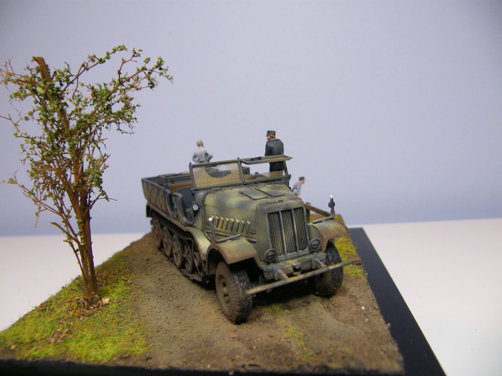 Blue Bear's Scale Models: Trumpeter - 1/72 Famo Late Diorama