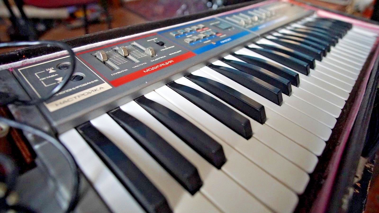 MATRIXSYNTH: Junost 21 USSR Synth - Soviet Juno SN 13411