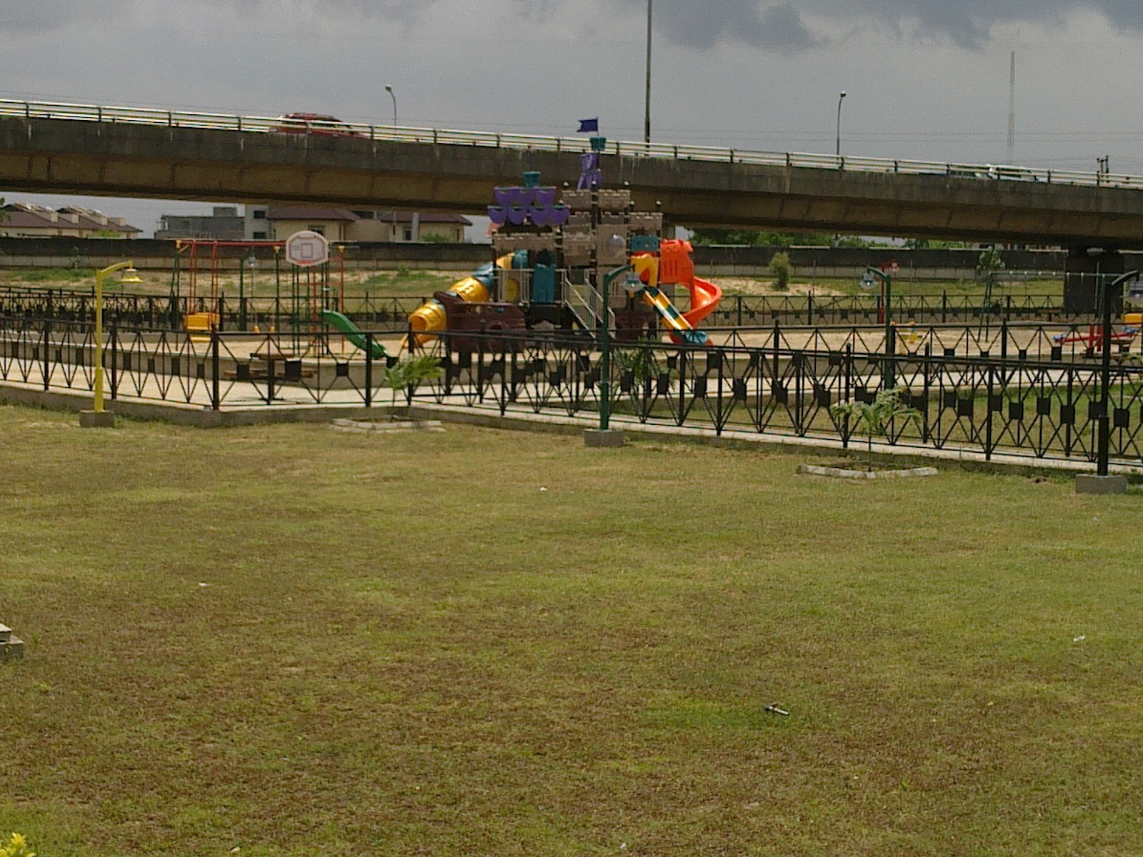 welcome to uuspace: Dolphin Estate Park