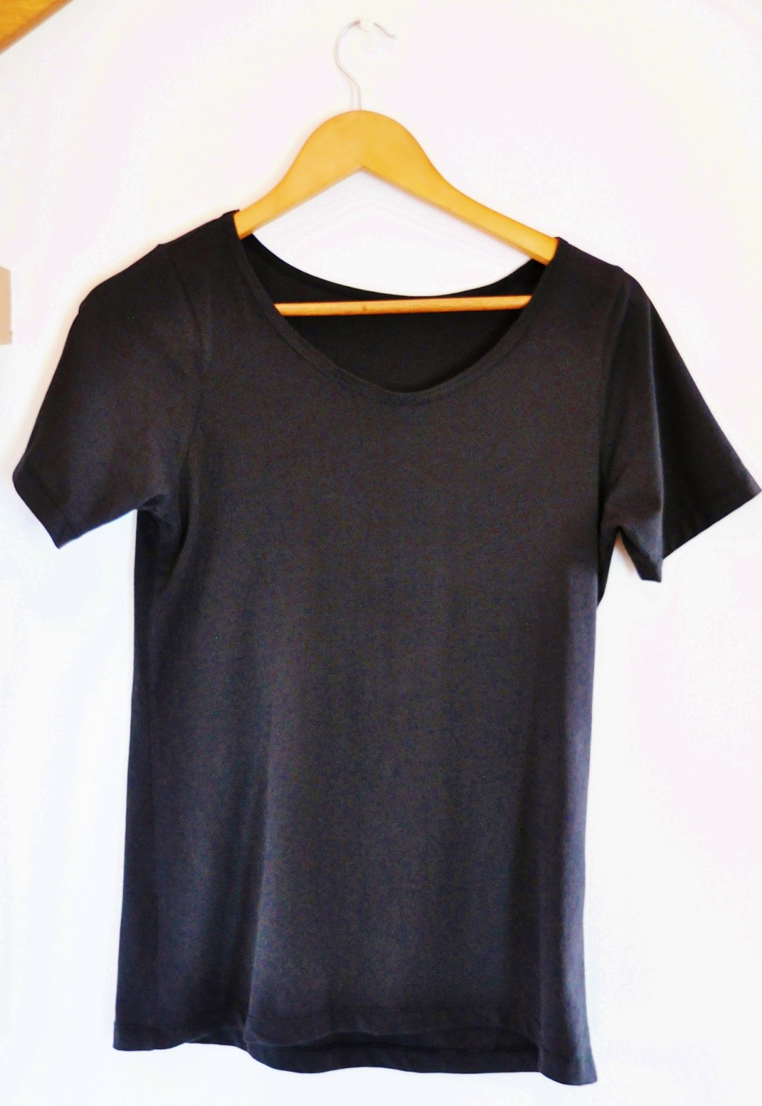 Bloom's Endless Summer: Basic Black T-shirt