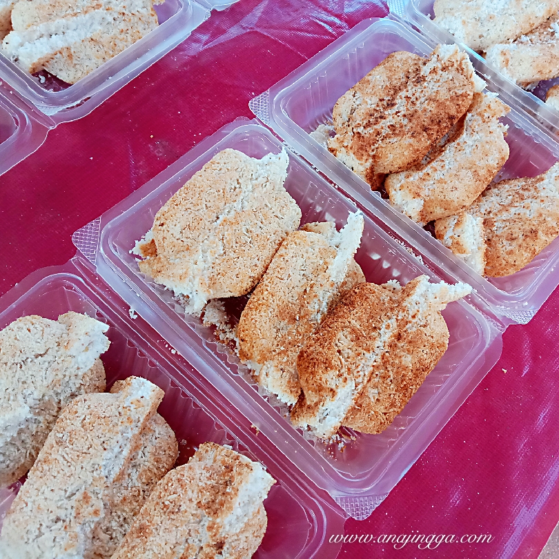 Menikmati kuih-kuih lama yang jarang dah di temui