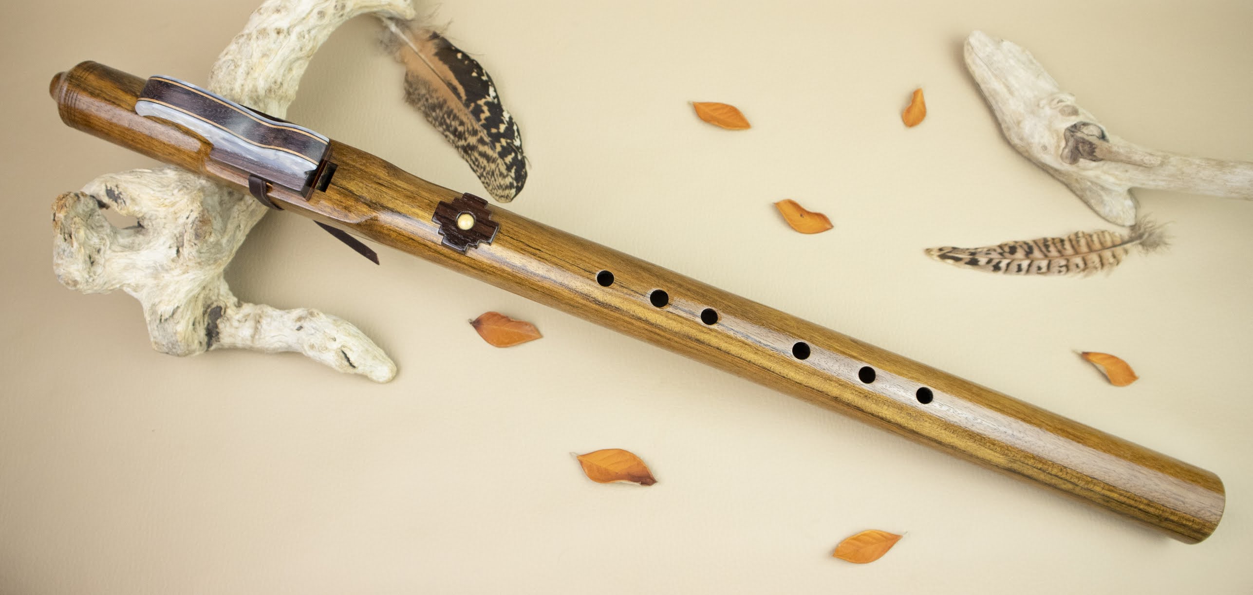 Tras la senda de los ancestros: Flauta Nativa Americana Madera Mongoy ...