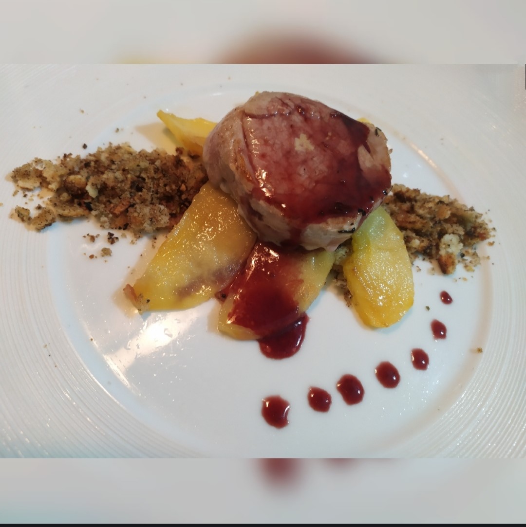 MARIANO CON DOS FOGONES: MEDALLÓN DE SOLOMILLO DE CERDO SOBRE ARENA ...