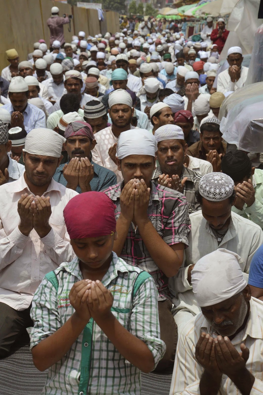 View Patna: Muslim offer Namaz on Juma of Ramzan View Patna: Muslim offer Namaz on Juma of Ramzan
