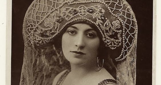 VINTAGE PHOTOGRAPHY: Jose Collins as Dolores