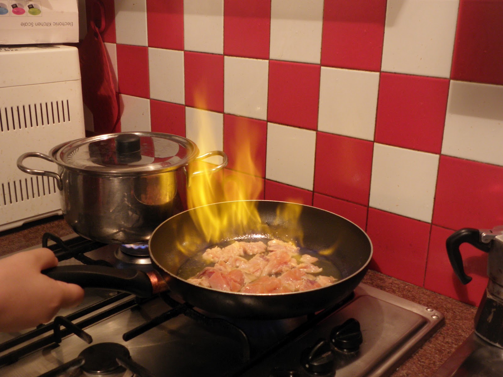 Coccolatu: PASTA SALMONE E VODKA FLAMBE'